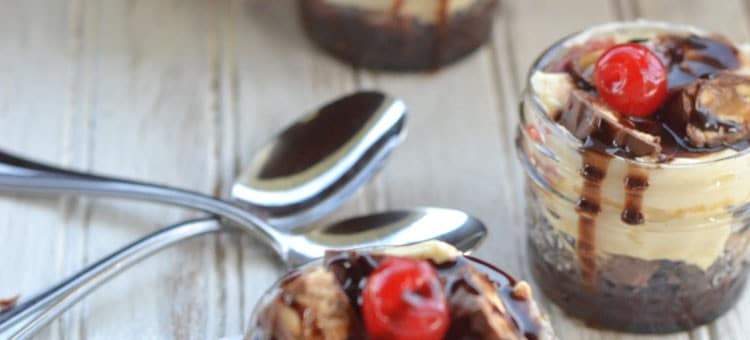 Snickers Cheesecake Parfait- No Bake Mason Jars Recipes