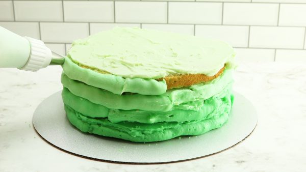 How to Make an Ombre Cake and Ombre Frosting - Easy Directions